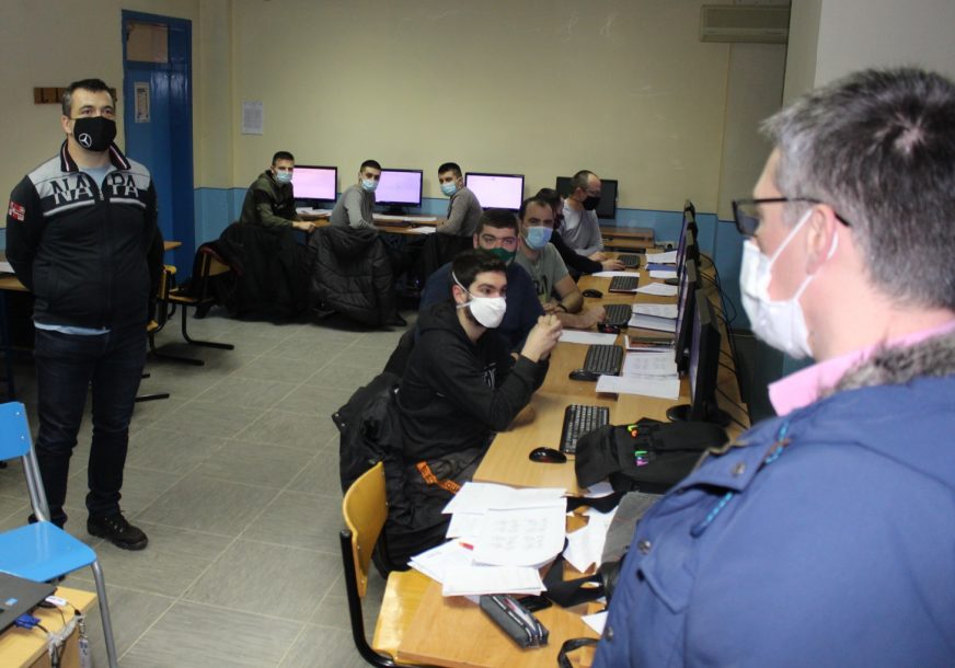 NESTAŠICA PROFESORA Poslodavcima trebaju i zdravstveni radnici i ...